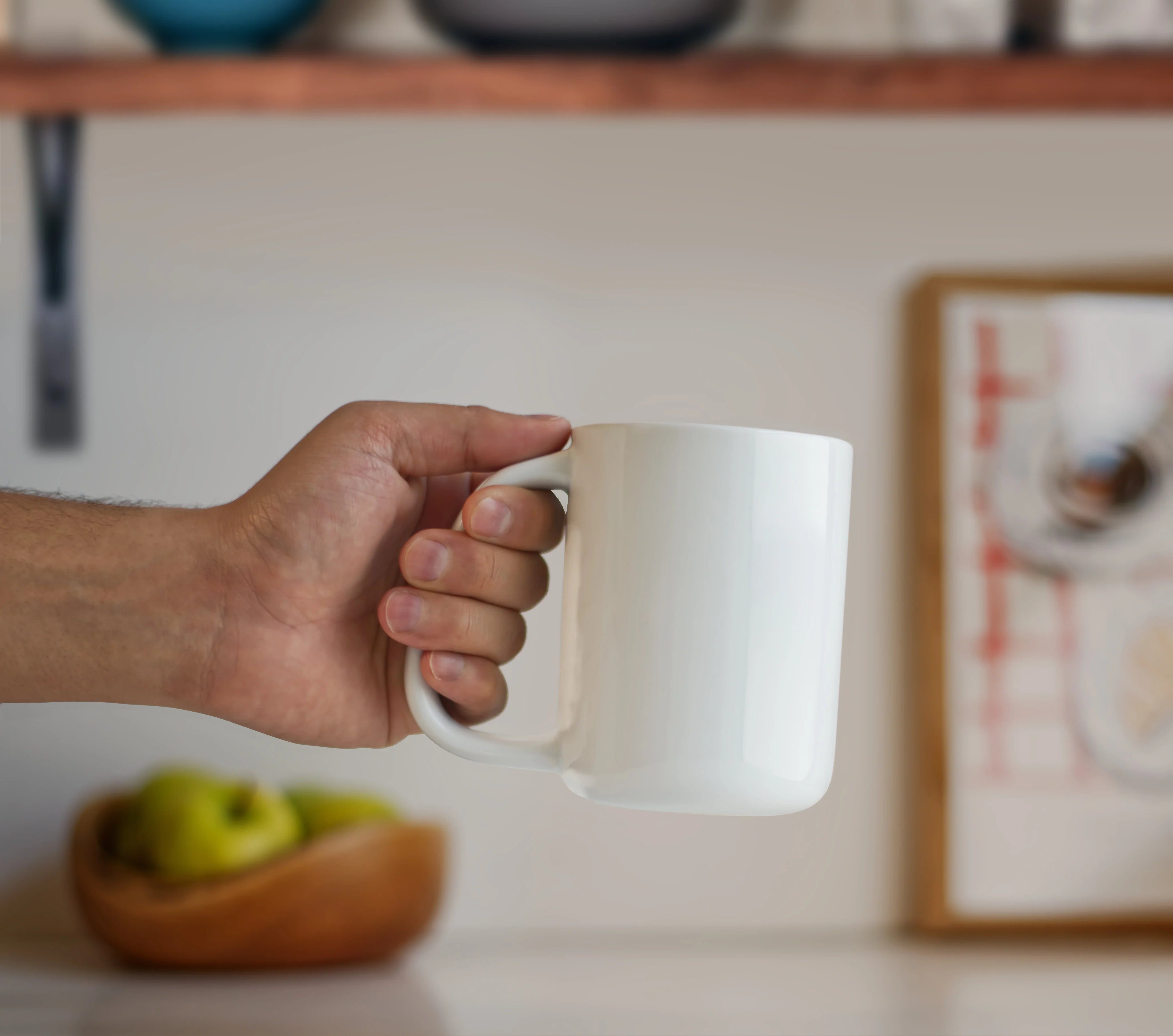 All you need for drinking: CURVD ceramic mugs for large hands.